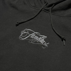 FAMILIA SCRIPT HOODIE - BLACK